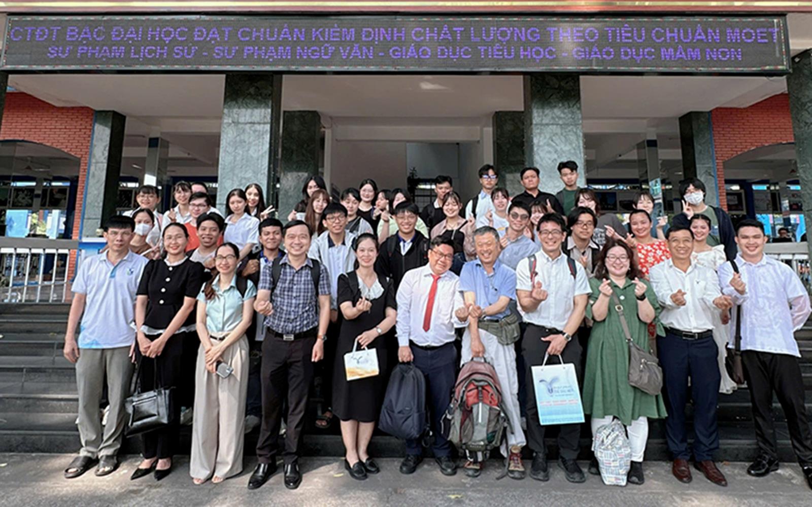 Tăng cường hợp tác giáo dục: Giao lưu giảng viên, sinh viên giữa trường ...